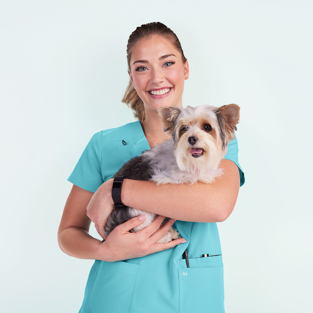 High-quality veterinary scrubs: comfort, durability & hair resistance ...